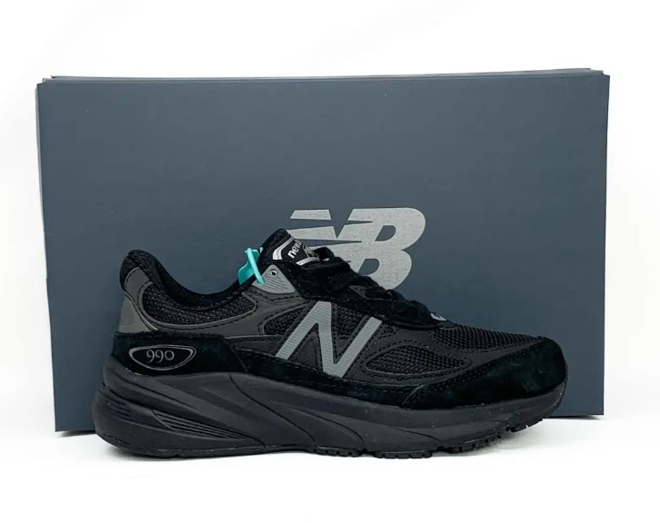 New Balance/NB 990 V6 All Black - Web Sepatu