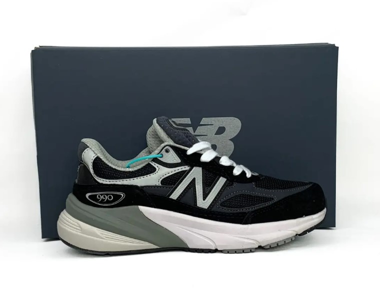 New Balance/NB 990 V6 Black White - Web Sepatu
